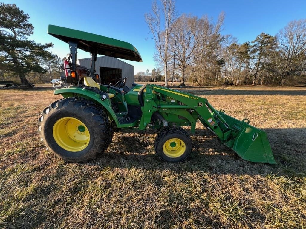John Deere 4052M