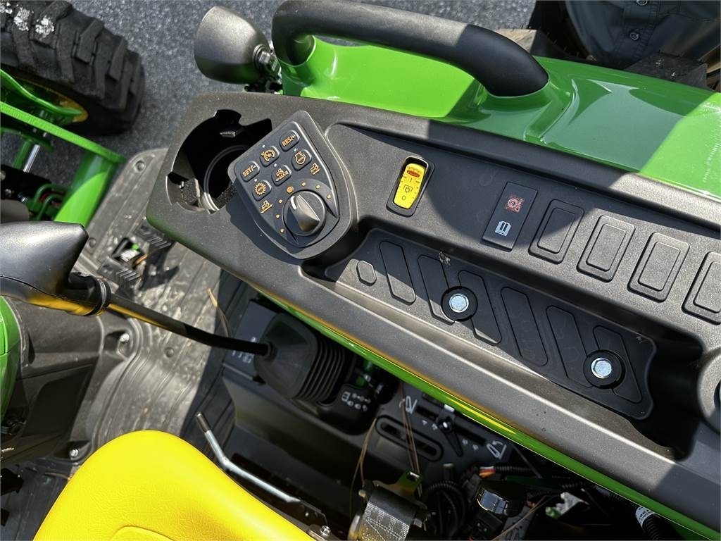 John Deere 4052R