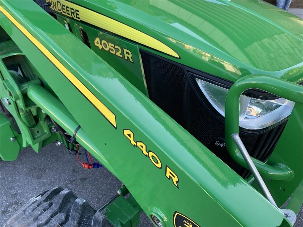 John Deere 4052R