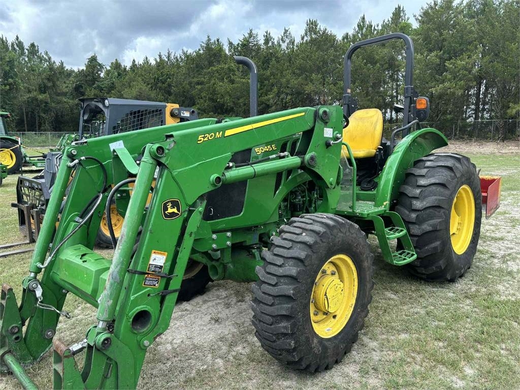John Deere 5045E