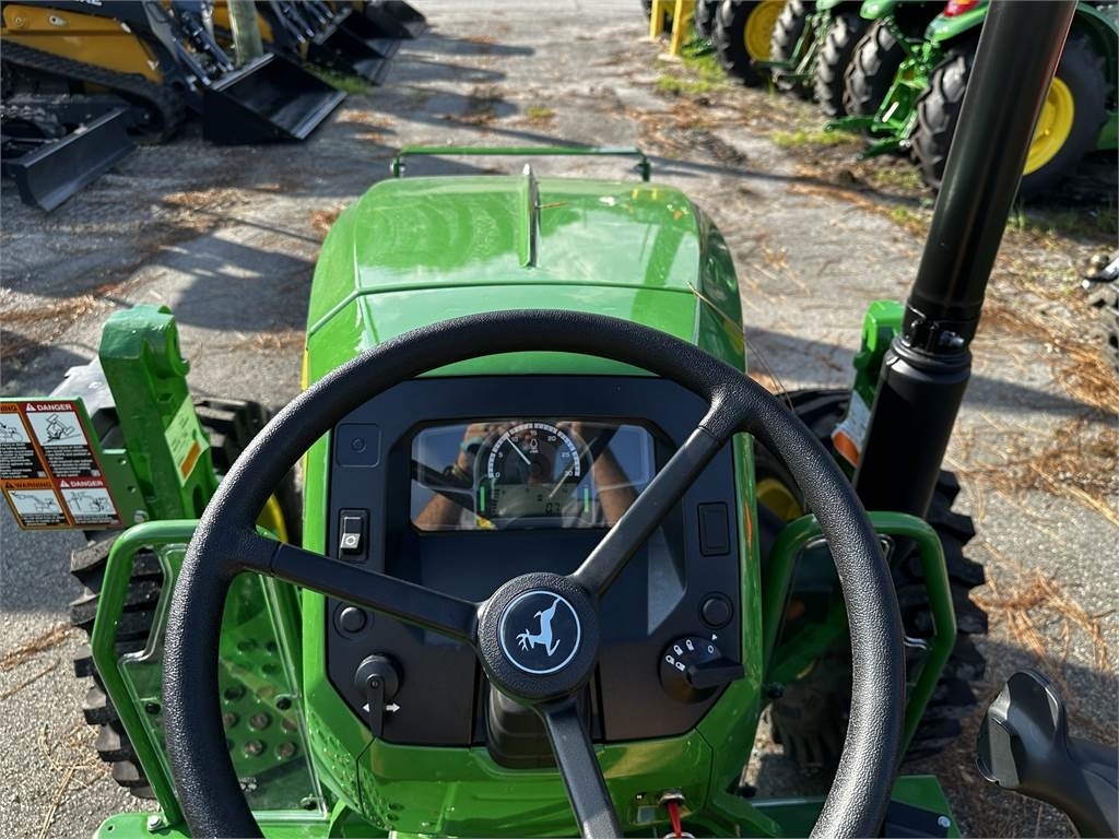 John Deere 5050E