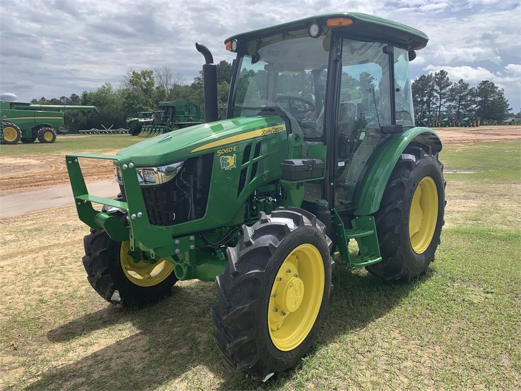 John Deere 5060E