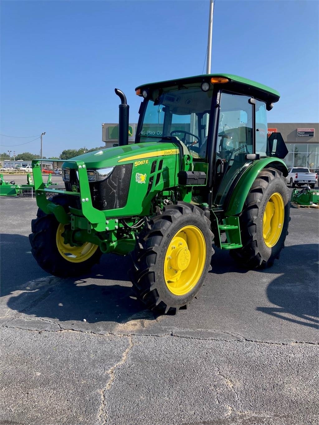John Deere 5067E
