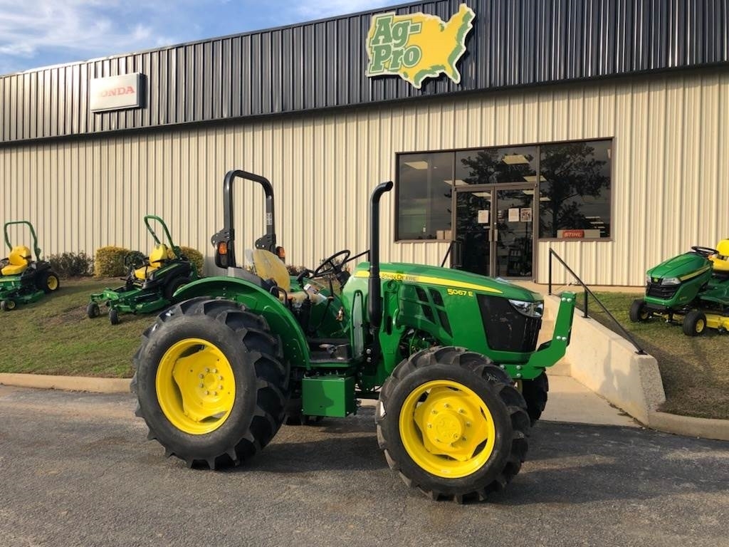 John Deere 5067E