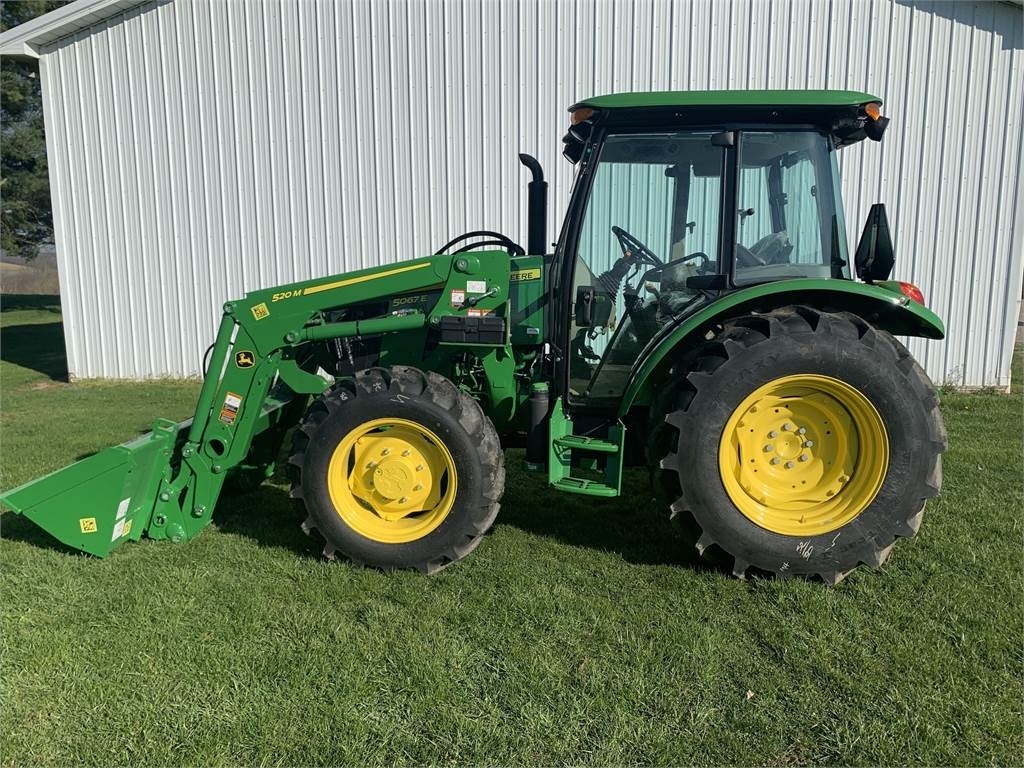 John Deere 5067E