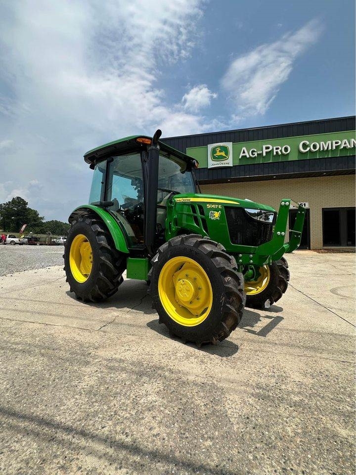 John Deere 5067E