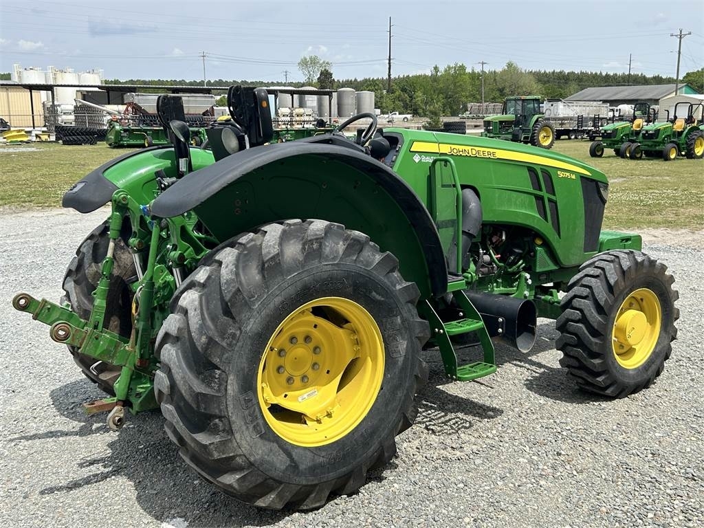 John Deere 5075M