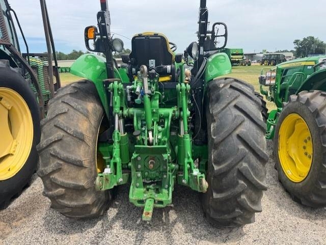 John Deere 5075M