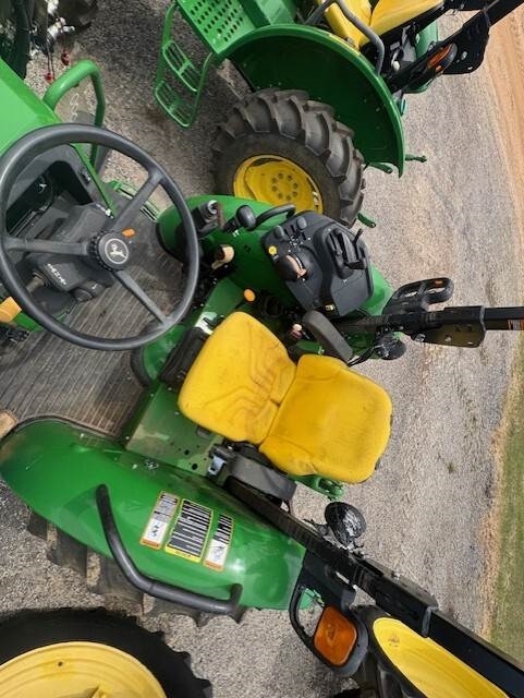 John Deere 5075M