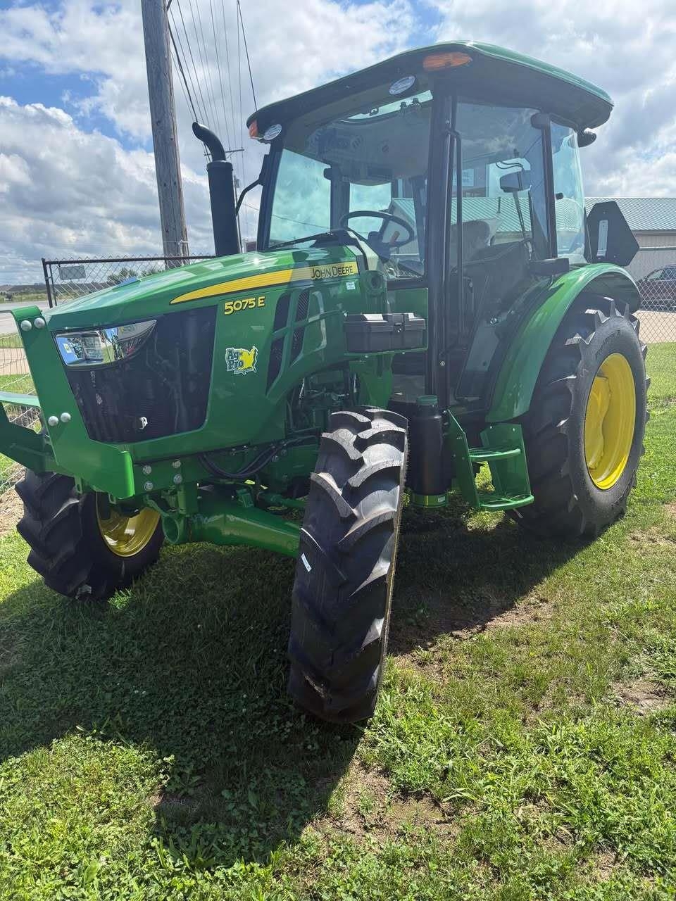 John Deere 5075E