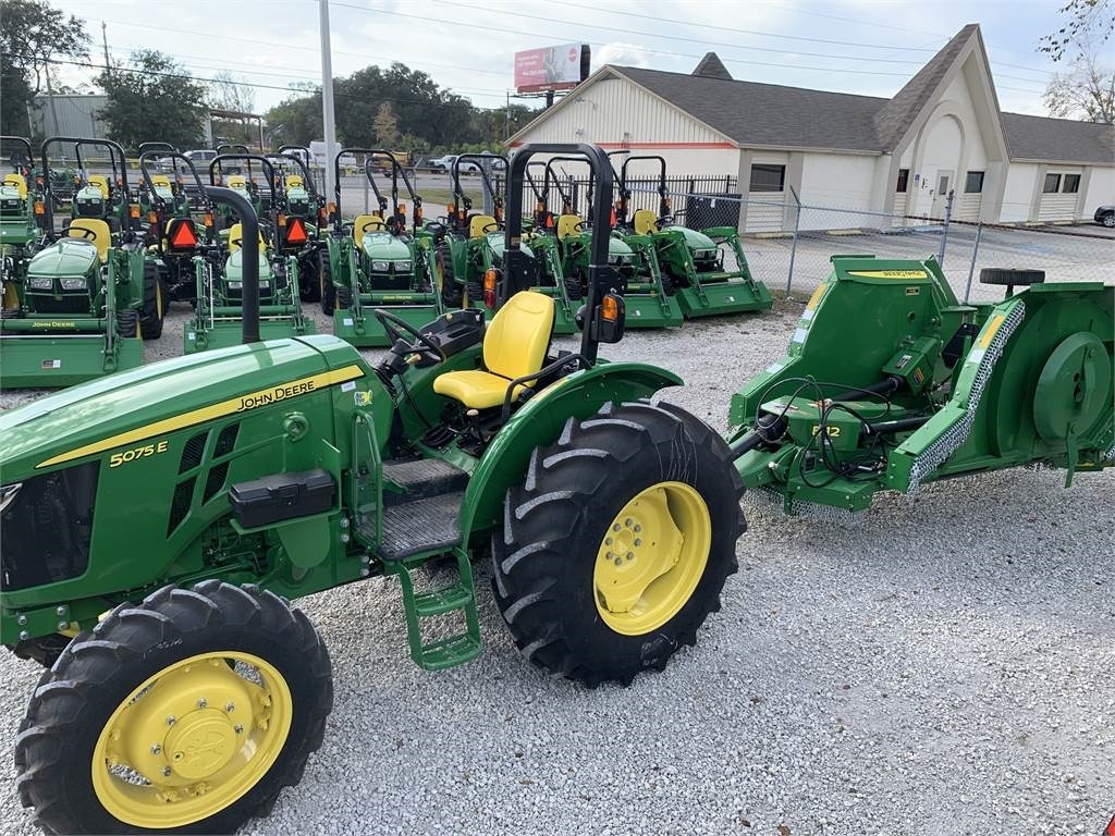 John Deere 5075E