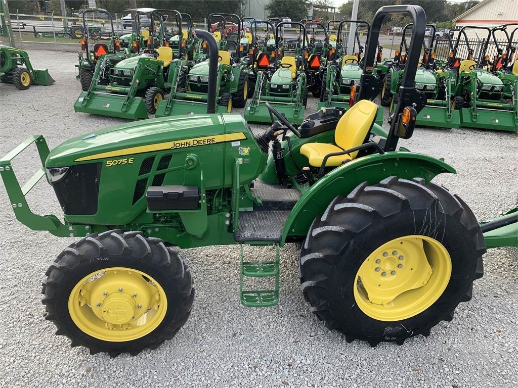 John Deere 5075E