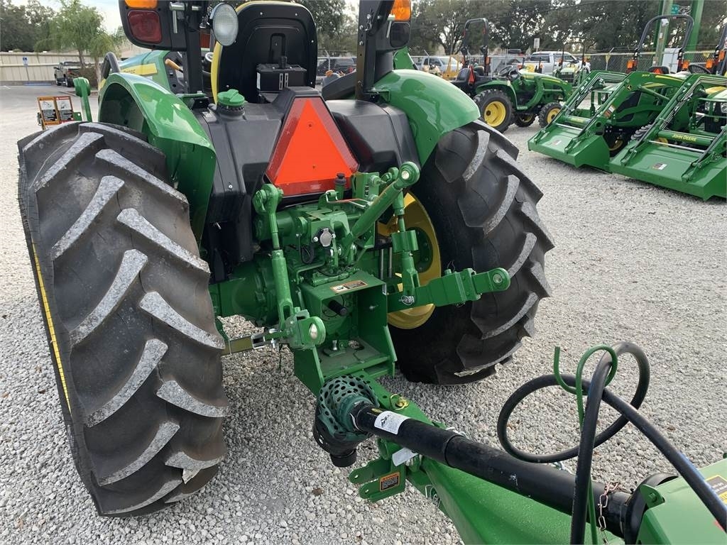 John Deere 5075E