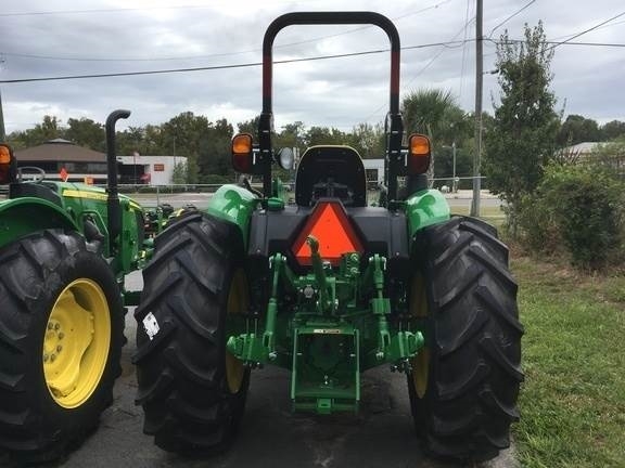 John Deere 5075E