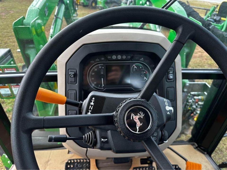 John Deere 5075M