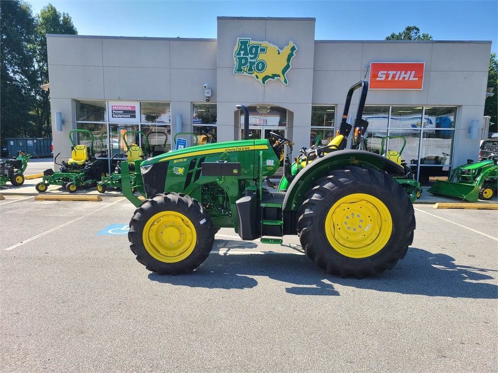 John Deere 5075M
