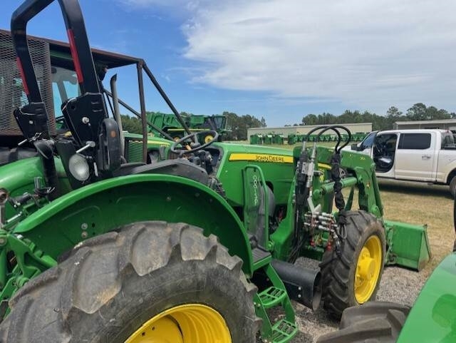 John Deere 5075M