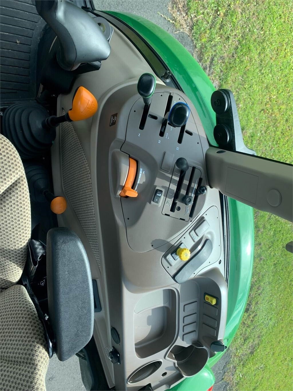 John Deere 5090E