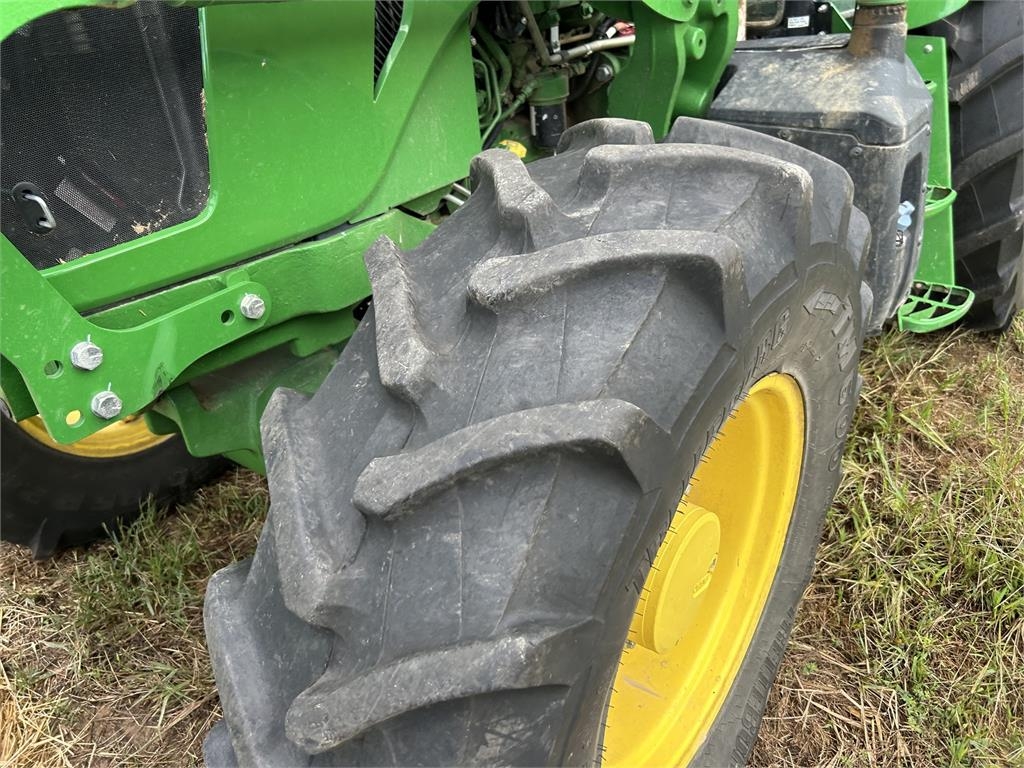 John Deere 6135E Cab