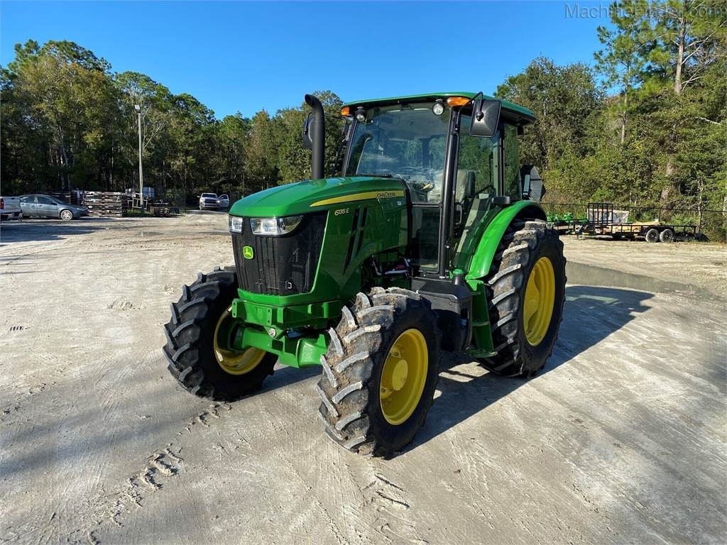 John Deere 6135E