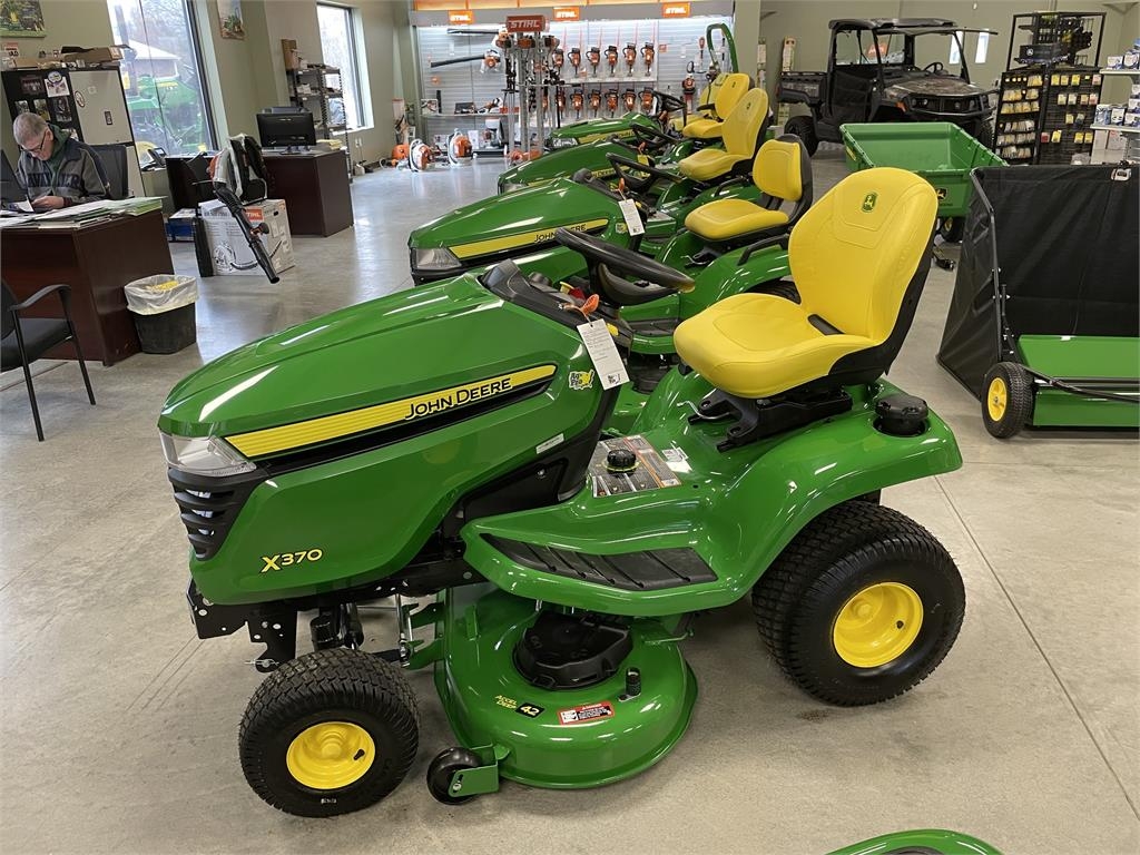 John Deere X370