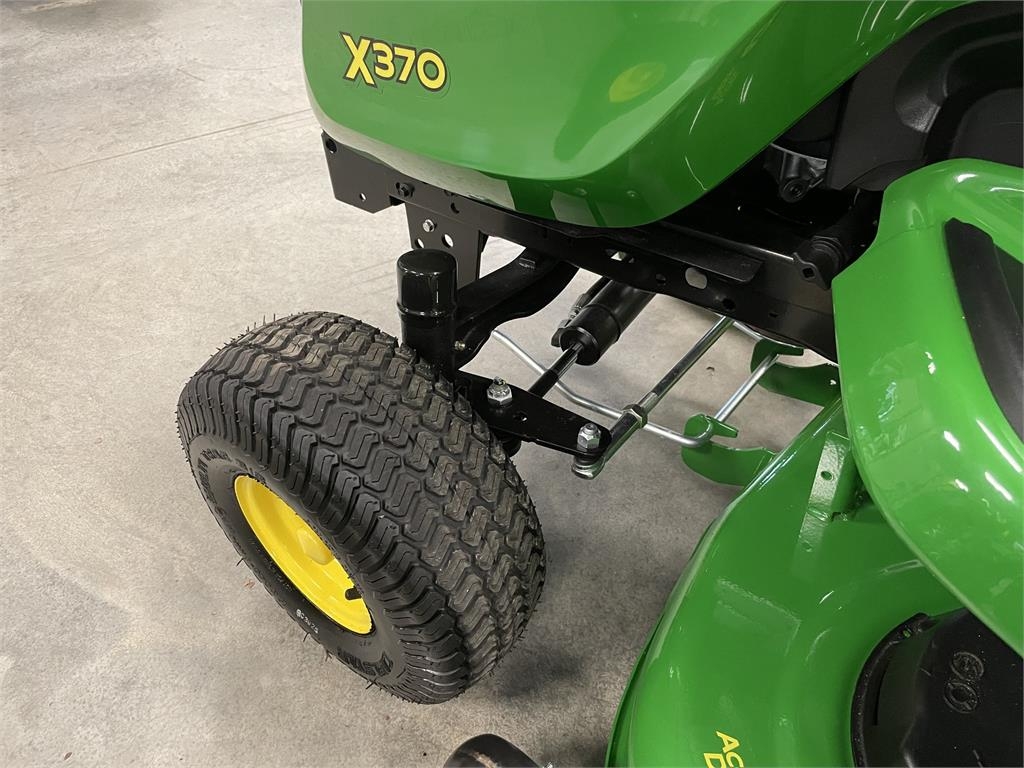 John Deere X370