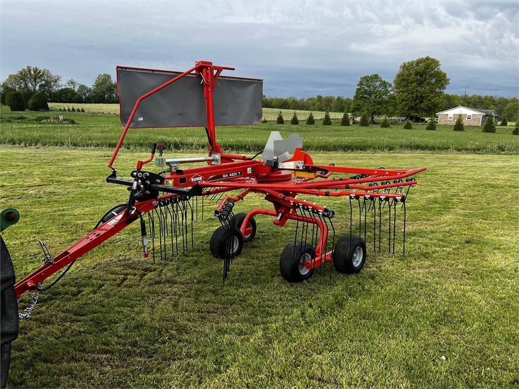 Kuhn Hay Rakes: Wheels, Rotary, Bar & More | Ritchie List