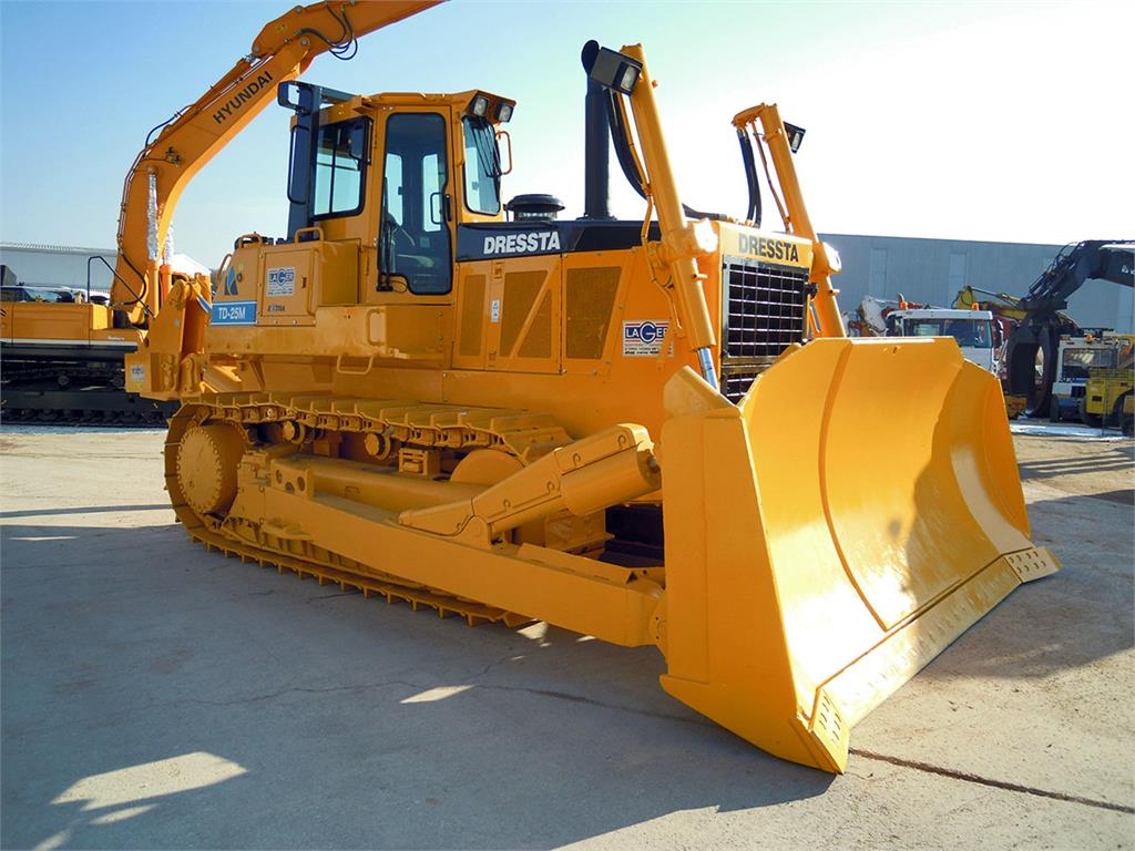 Used Dressta TD-25M dozers Year: 2007 for sale - Mascus USA