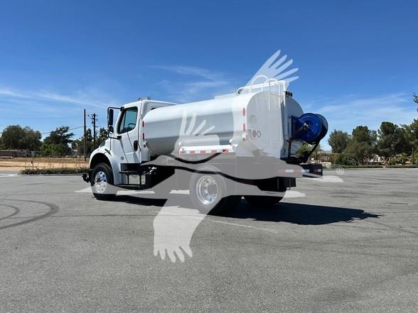 Freightliner BUSINESS CLASS M2 106