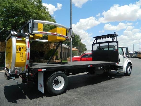 Freightliner BUSINESS CLASS M2 106
