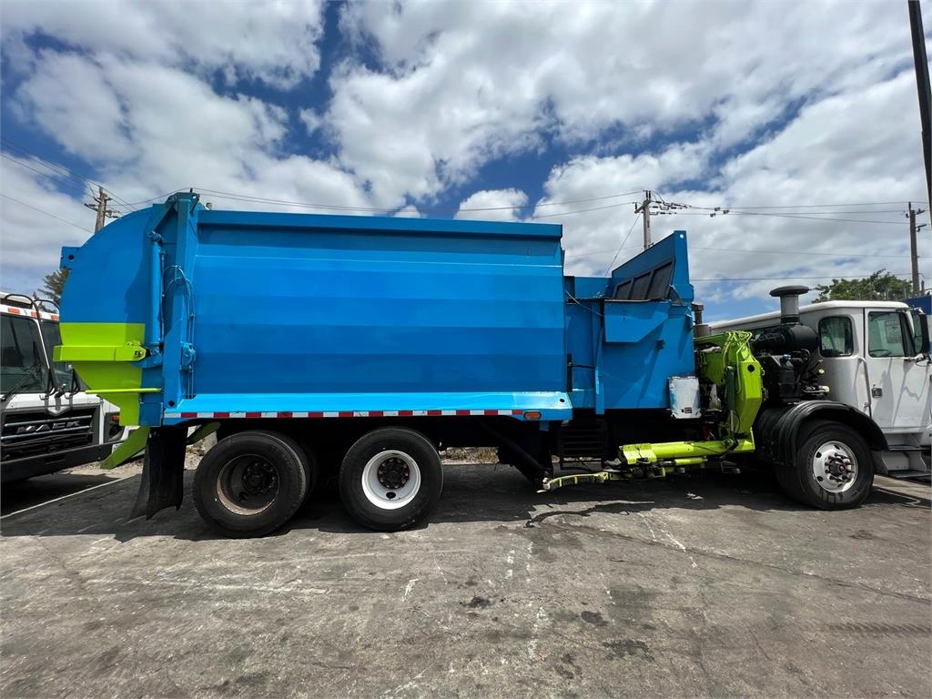 Autocar Xpeditor Automated Side Loader