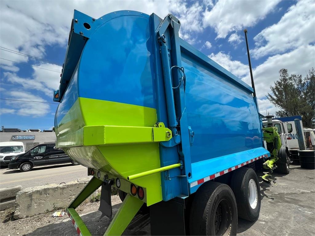 Autocar Xpeditor Automated Side Loader