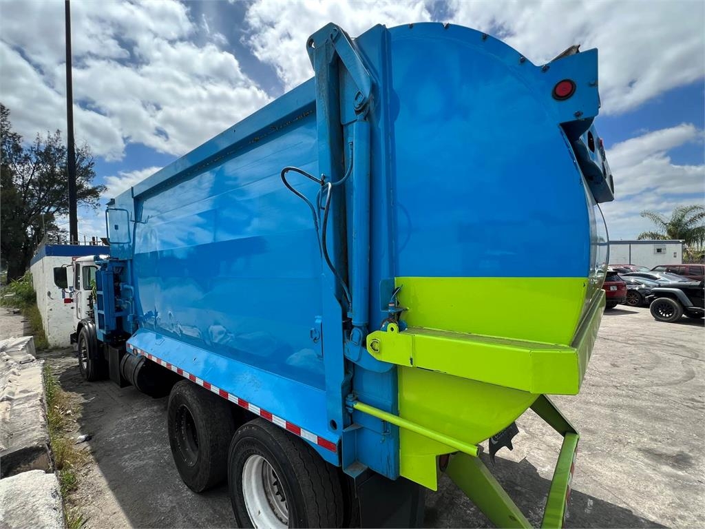 Autocar Xpeditor Automated Side Loader