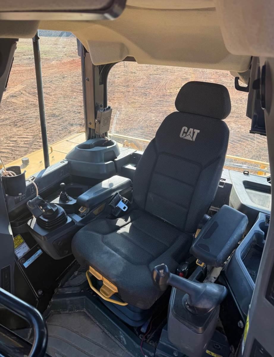 CAT D6