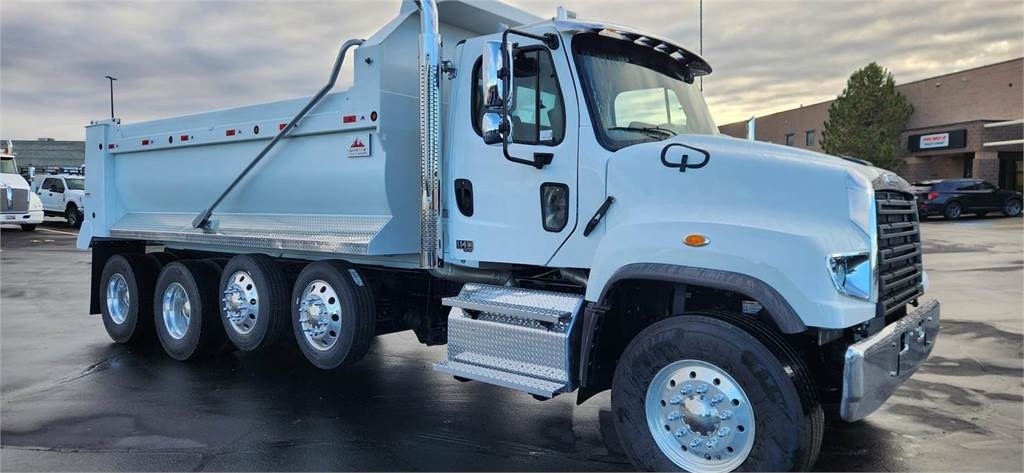 Freightliner 114SD