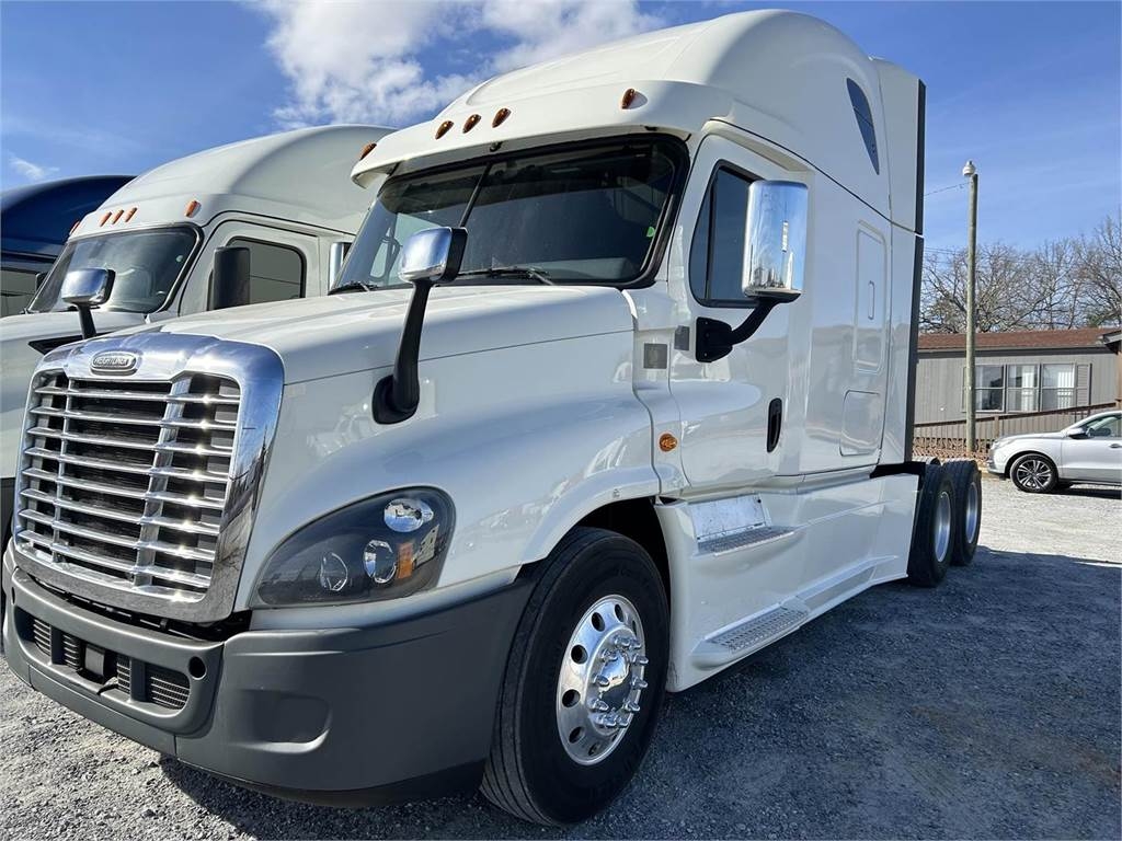 Freightliner Heavy Duty Trucks & Truck Trailers For Sale | Ritchie List
