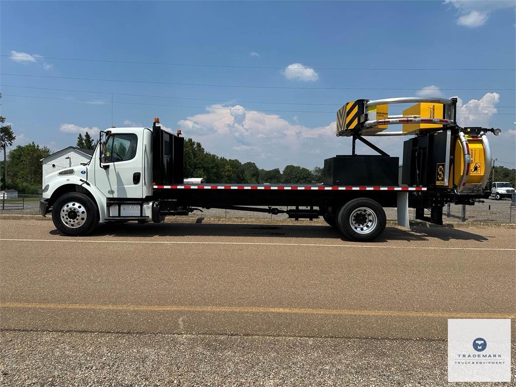 Freightliner M2 106