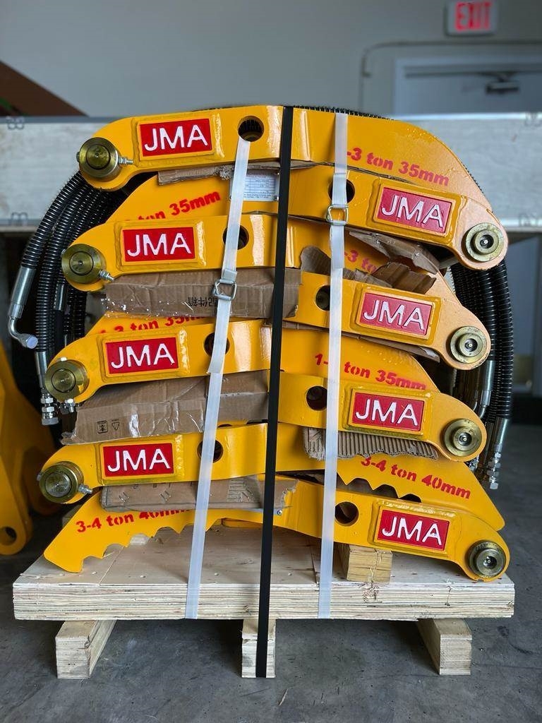 JM Attachments Hydraulic Thumb John Deere 17D, 17G