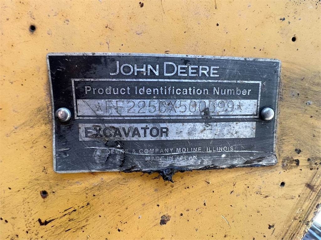 John Deere 225C LC