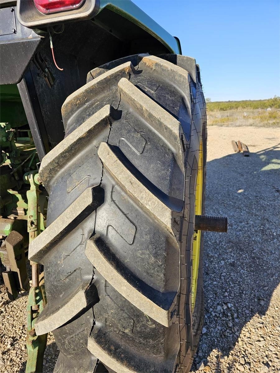 John Deere 4440