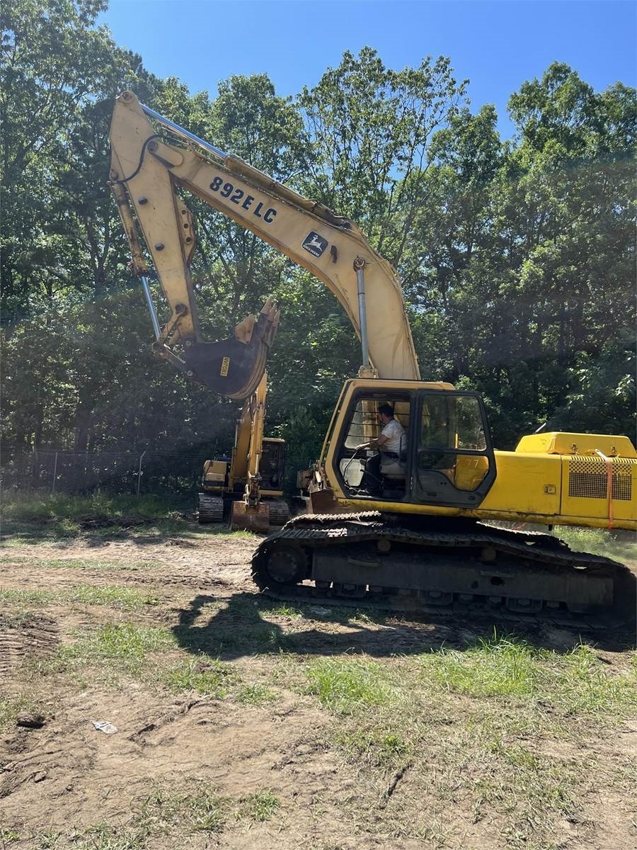John Deere 892E LC