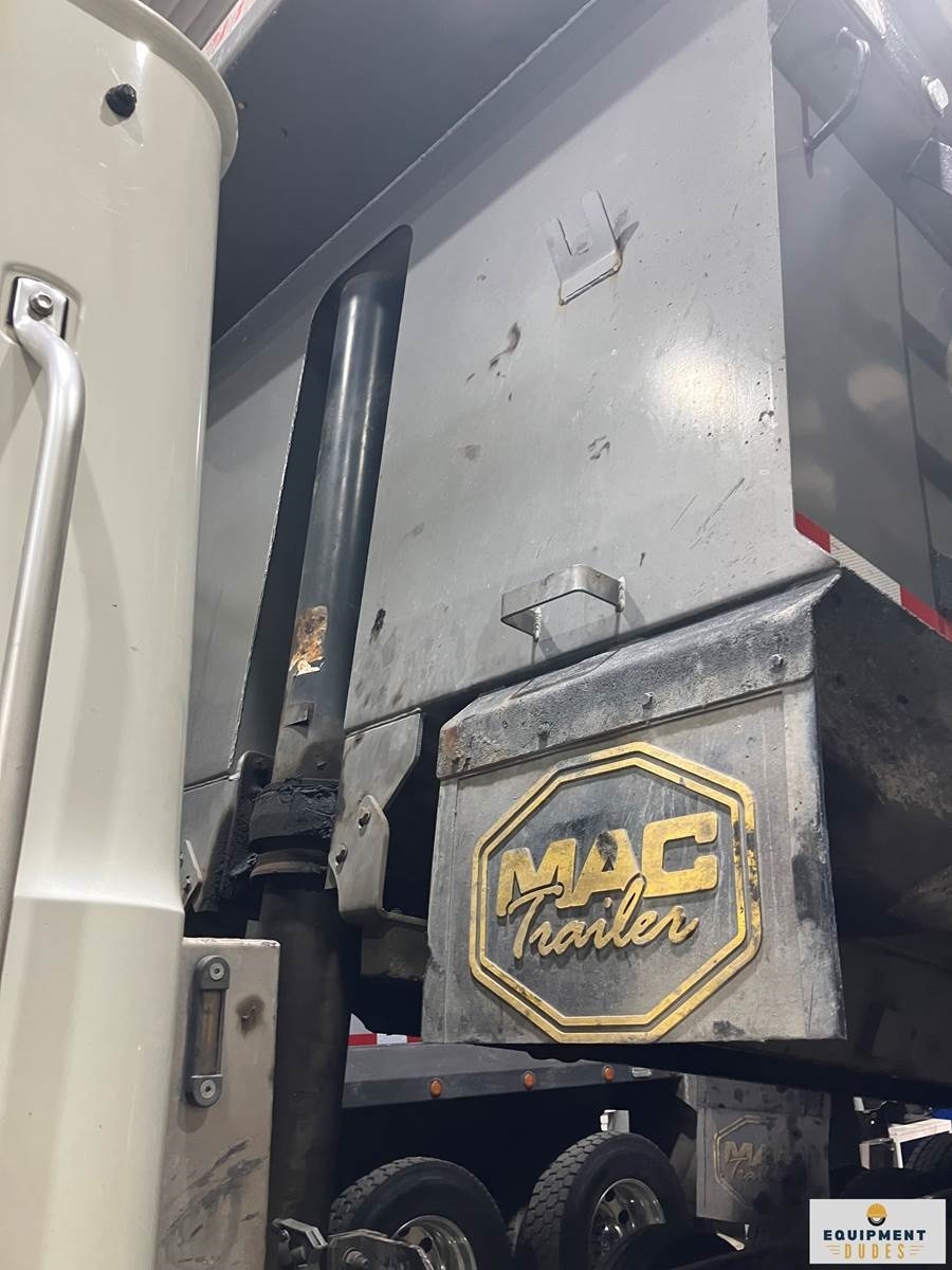 Mack Granite 64F