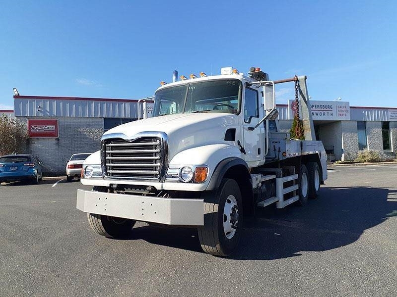 Mack Granite CV713