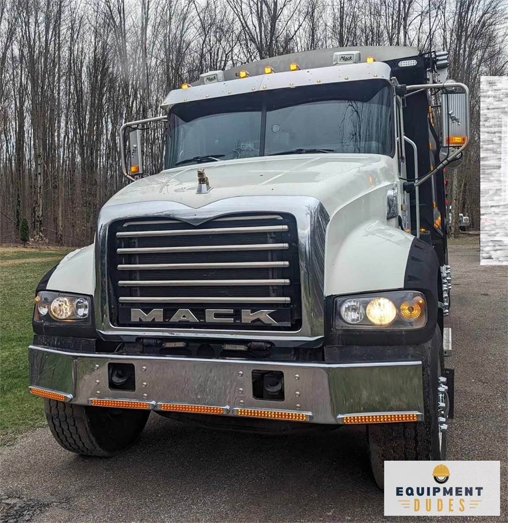 Mack Granite GU713