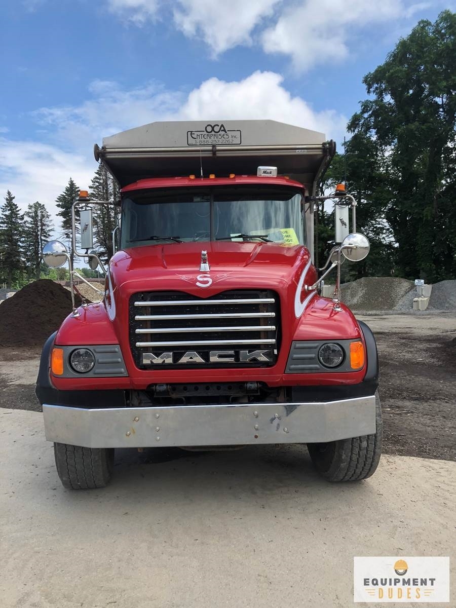 Mack Granite GU813