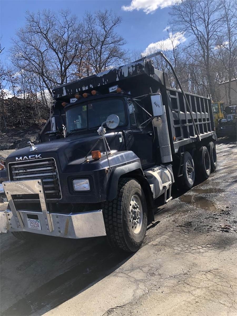 Mack RD688