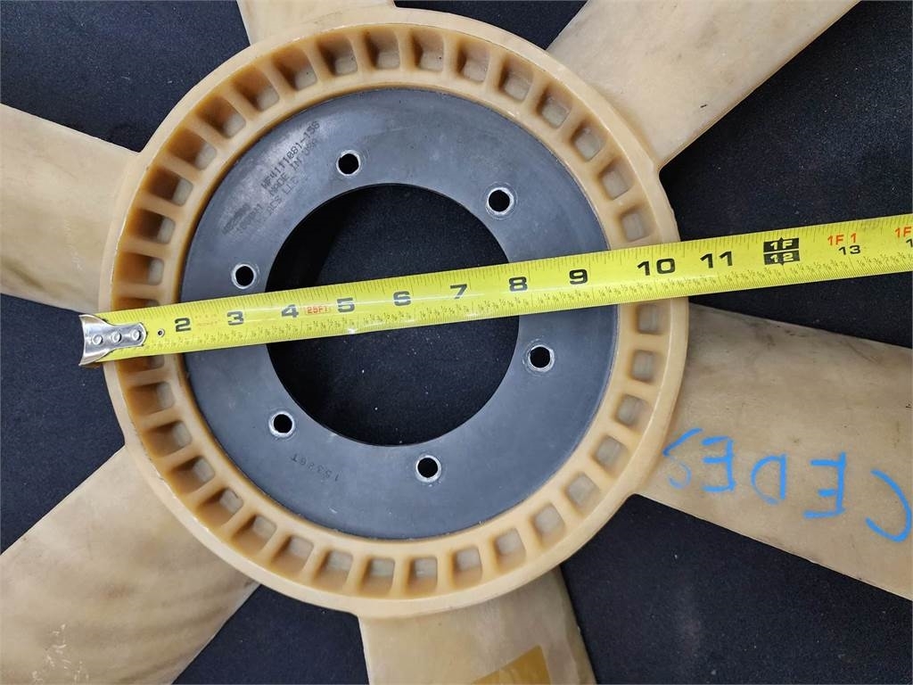 Mercedes-Benz MBE 906