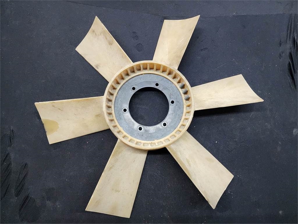 Mercedes-Benz MBE 906