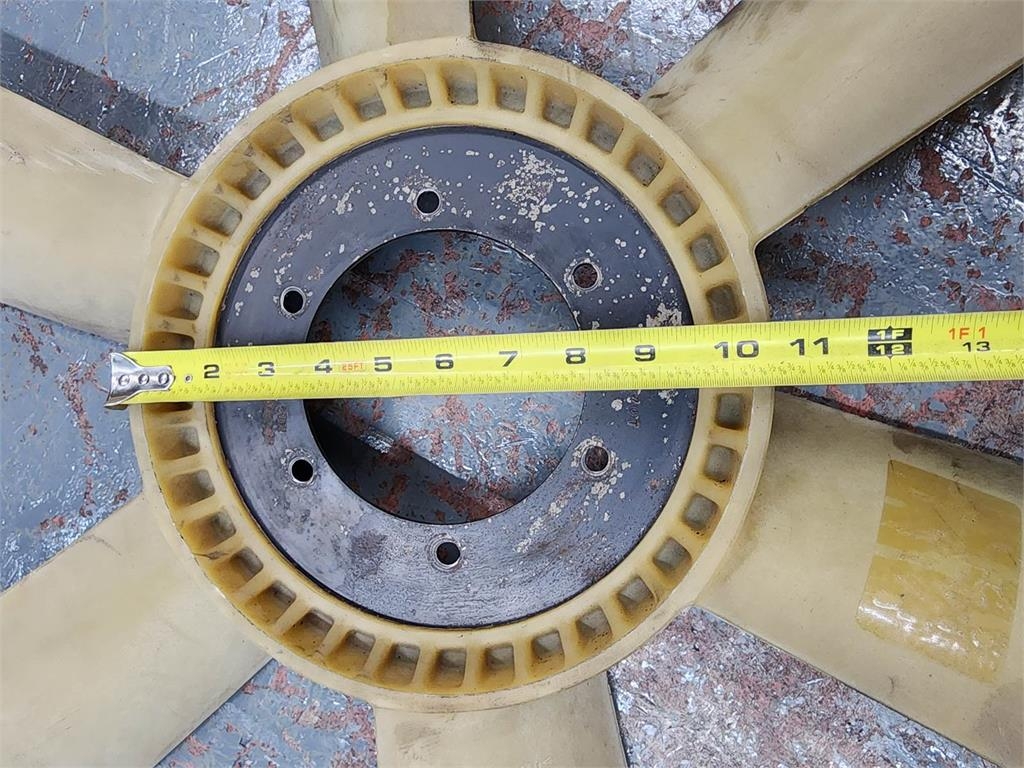 Mercedes-Benz MBE 906