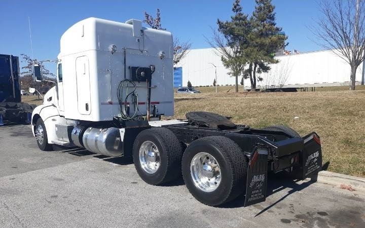 Peterbilt 384
